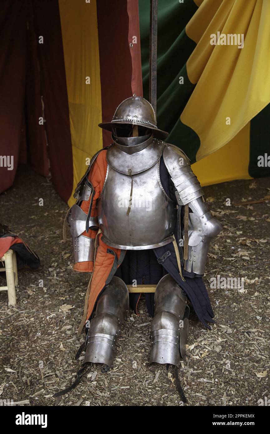 Medieval history of armor hi-res stock photography and images - Alamy