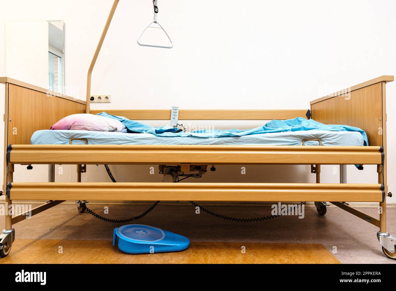 Fracture bedpan hi-res stock photography and images - Alamy