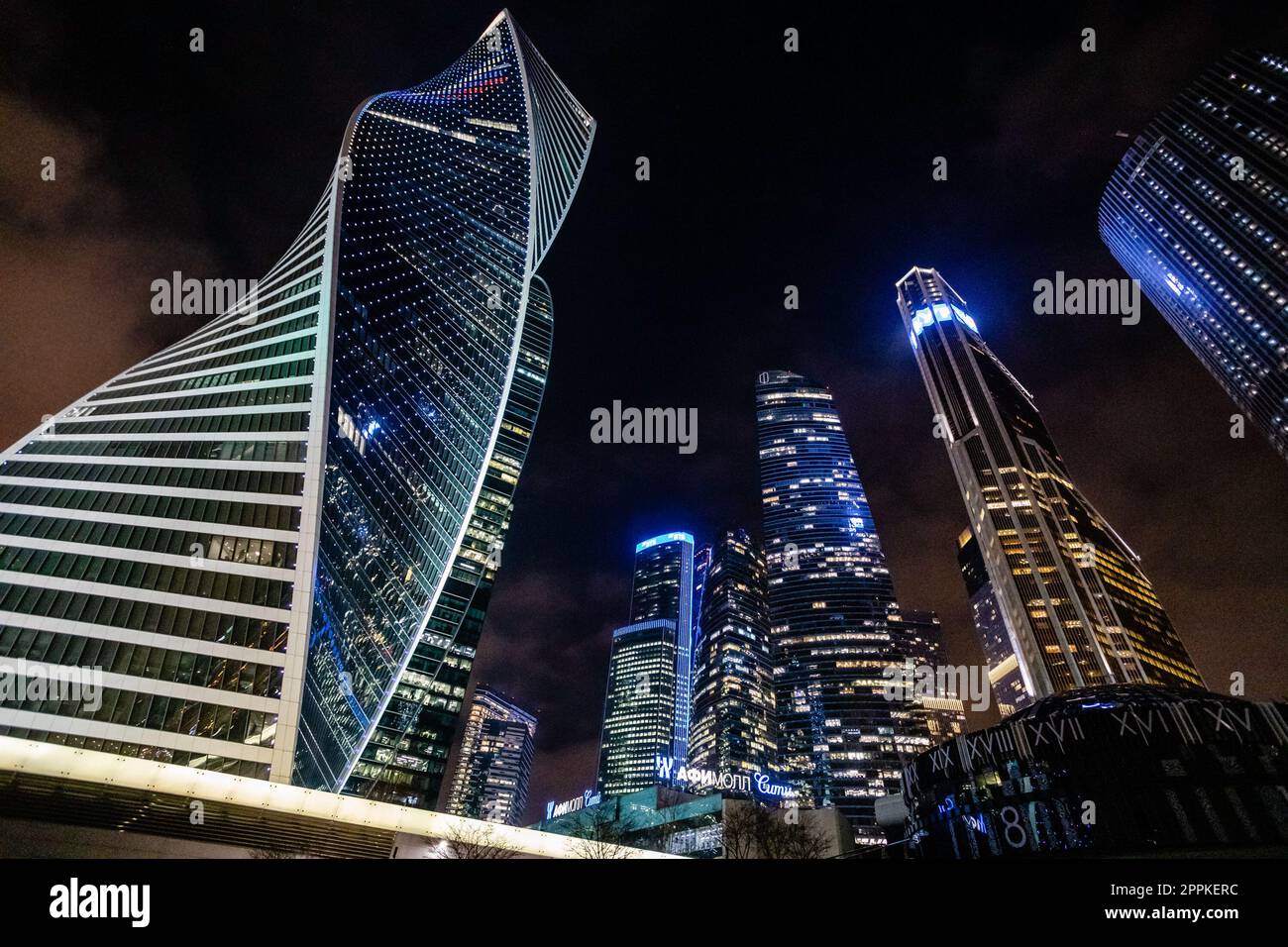 Bottom view skyscraper in hi-res stock photography and images - Alamy