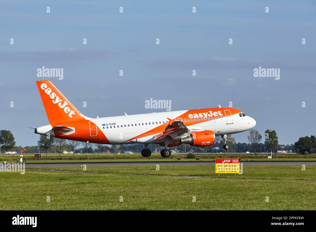 Amsterdam Airport Schiphol - Airbus A319-111 of easyJet lands Stock ...