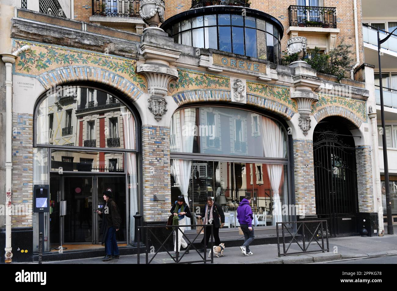 Art Nouveau Façade of Restaurant BON - Rue de la Pompe - Paris - France ...