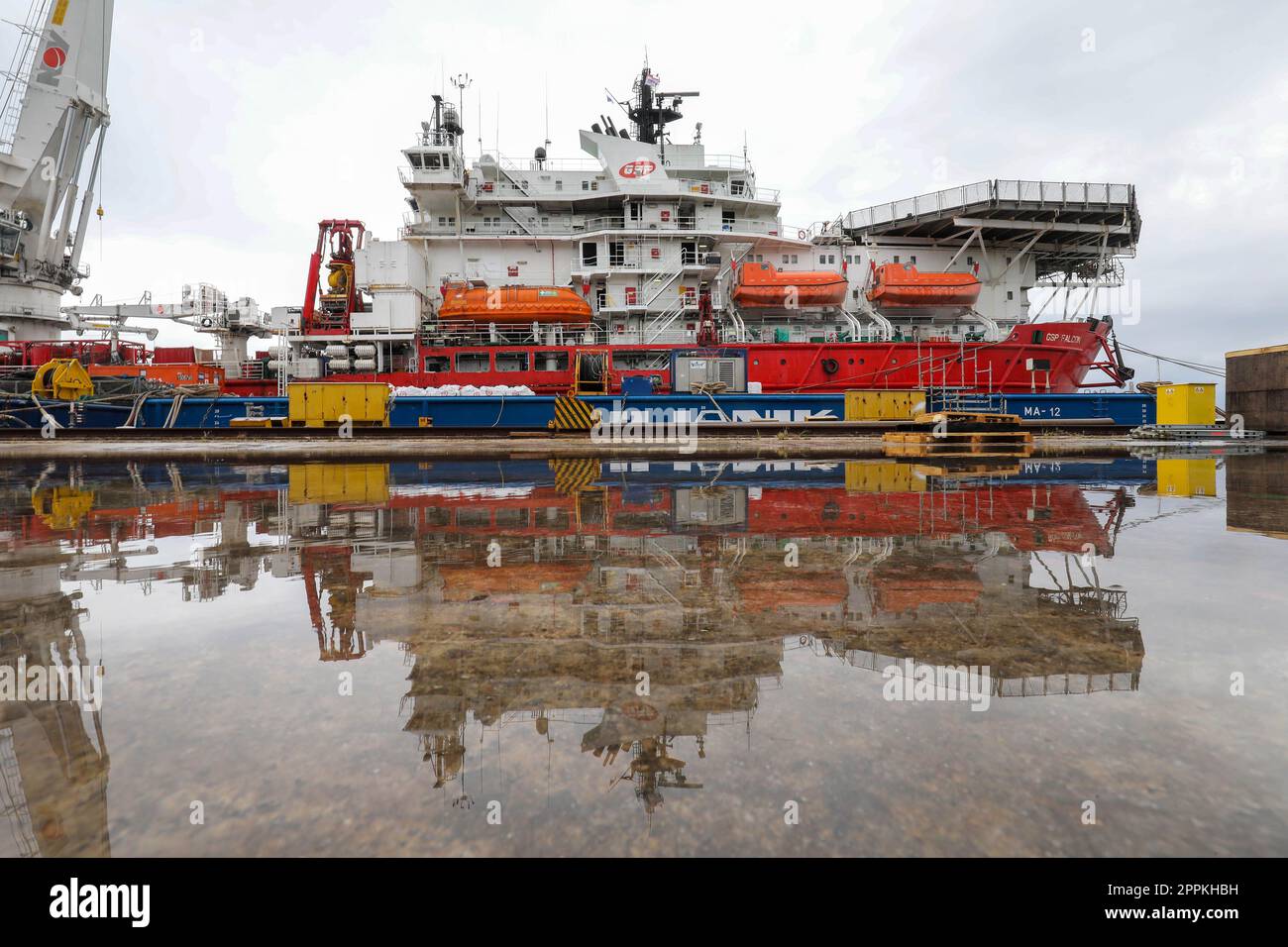 Well intervention vessel hi-res stock photography and images - Alamy
