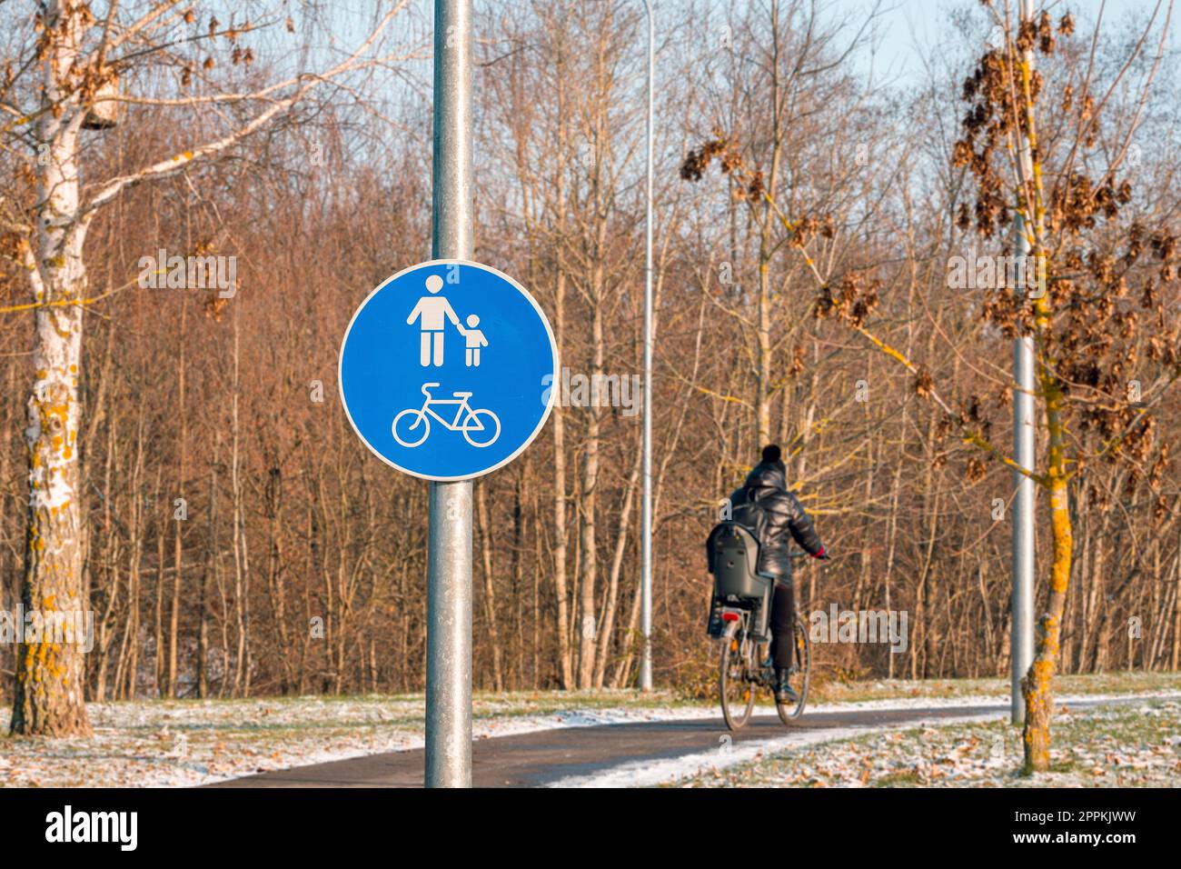 Bicycle sign and bike rider Stock Photo - Alamy