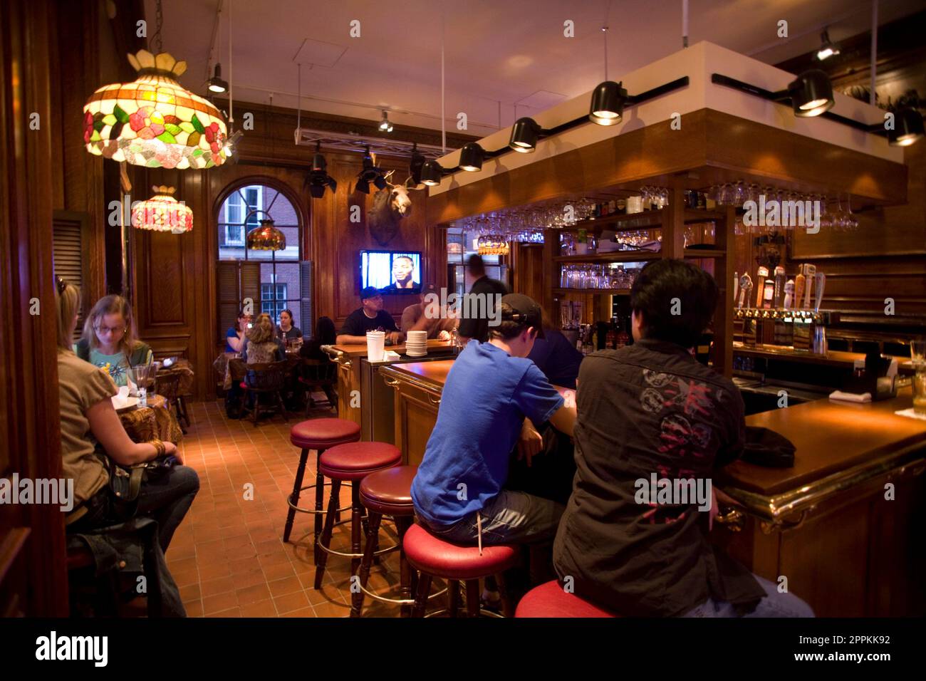 Cheers bar boston hi-res stock photography and images - Alamy