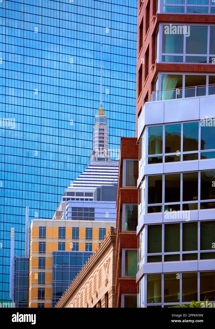 Repeating buildings hi-res stock photography and images - Alamy