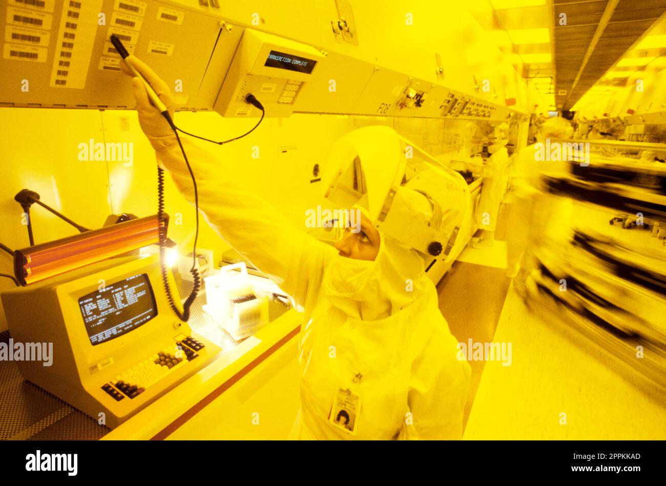 Cleanroom facility hi-res stock photography and images - Alamy