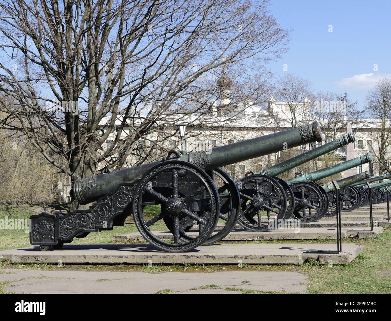 Ancient cannons hi-res stock photography and images - Alamy