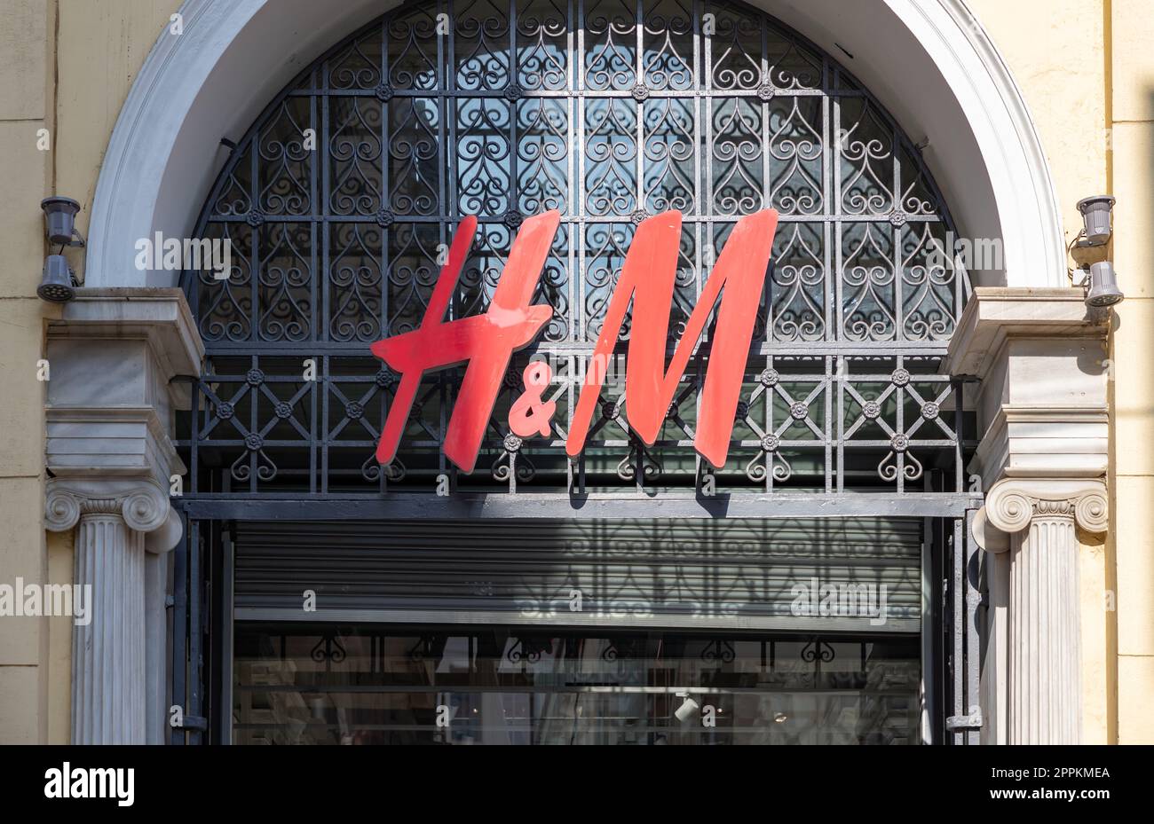 Store h hi-res stock photography and images - Alamy