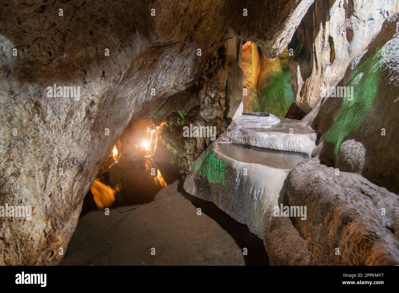 THAILAND PRACHUAP BANG SAPHAN MA RONG CAVE Stock Photo - Alamy
