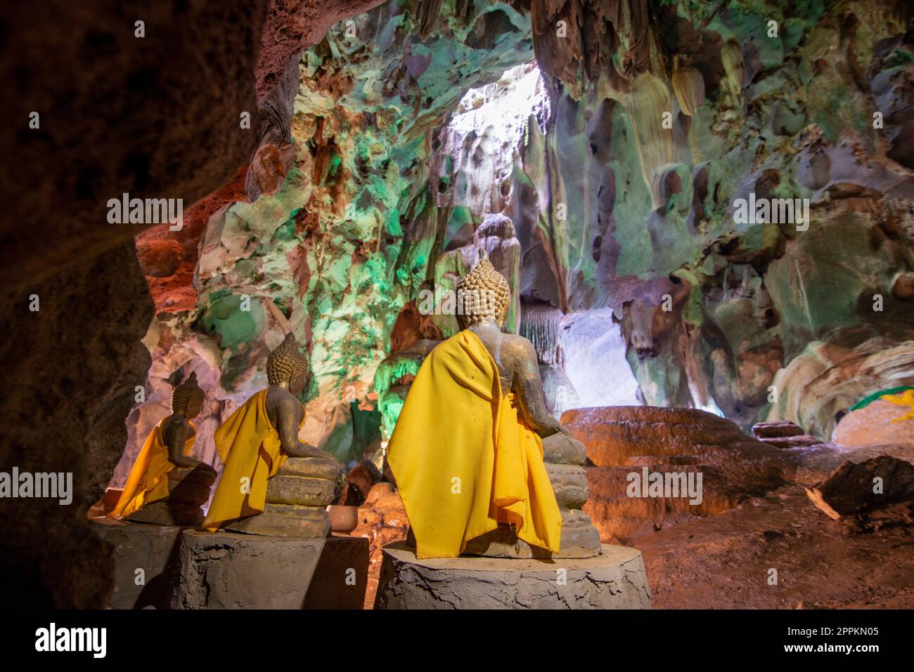 THAILAND PRACHUAP BANG SAPHAN MA RONG CAVE Stock Photo - Alamy