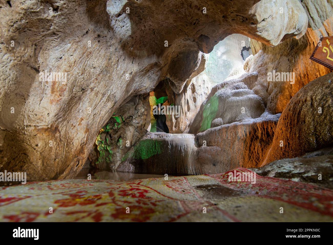 THAILAND PRACHUAP BANG SAPHAN MA RONG CAVE Stock Photo - Alamy