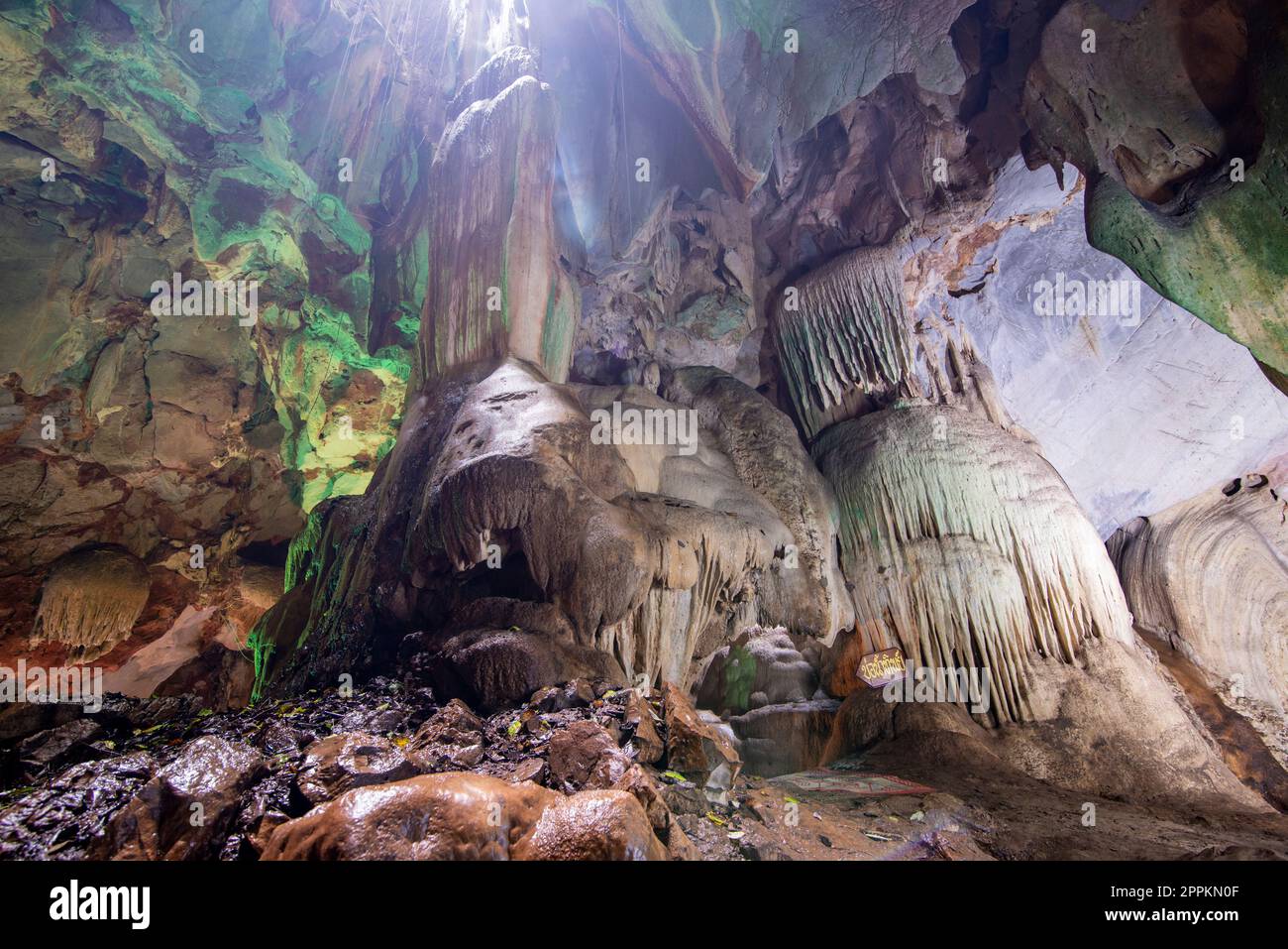 THAILAND PRACHUAP BANG SAPHAN MA RONG CAVE Stock Photo - Alamy