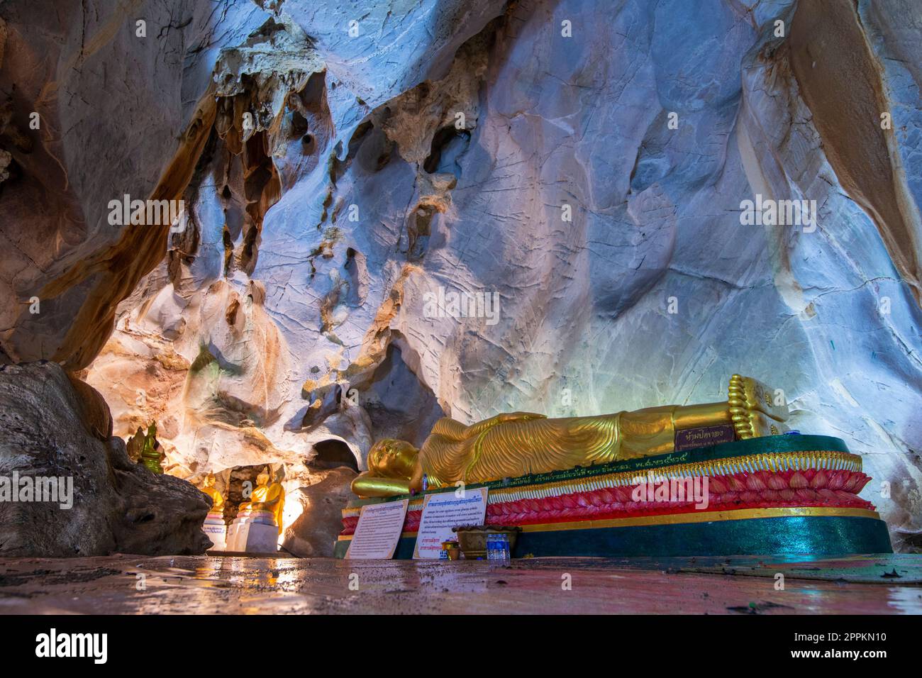 THAILAND PRACHUAP BANG SAPHAN MA RONG CAVE Stock Photo - Alamy
