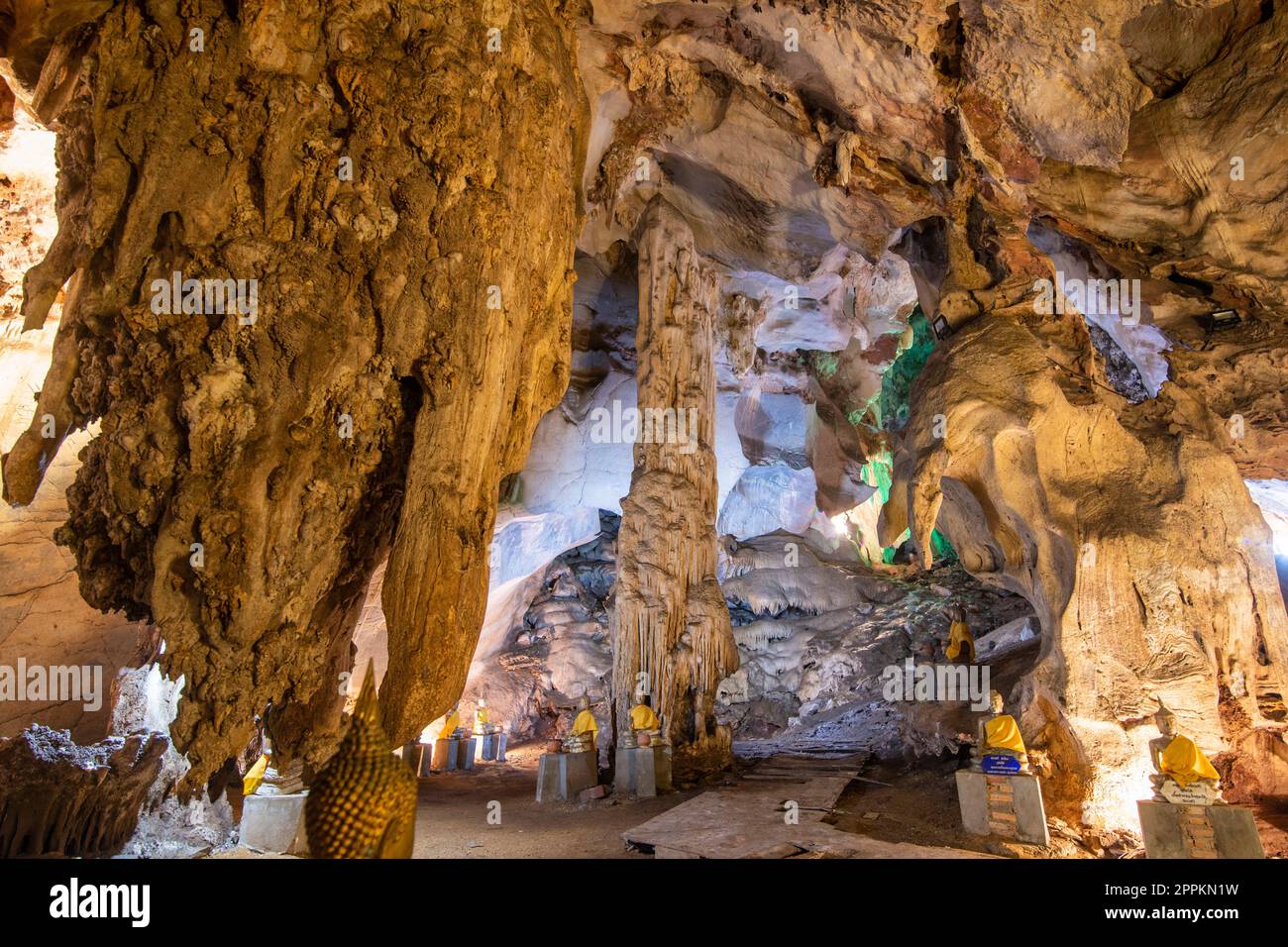 THAILAND PRACHUAP BANG SAPHAN MA RONG CAVE Stock Photo - Alamy