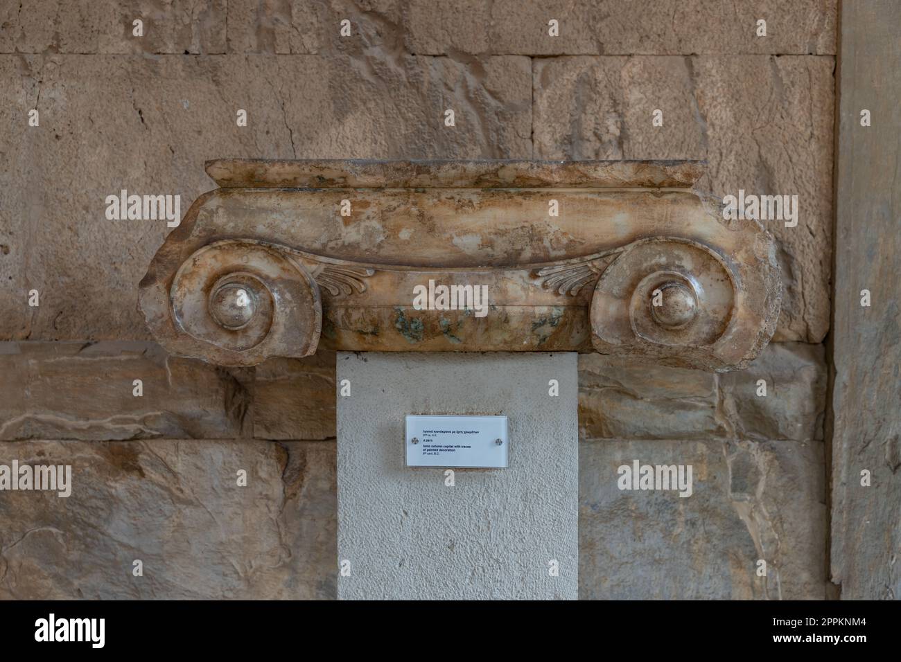 Ionic column hi-res stock photography and images - Alamy