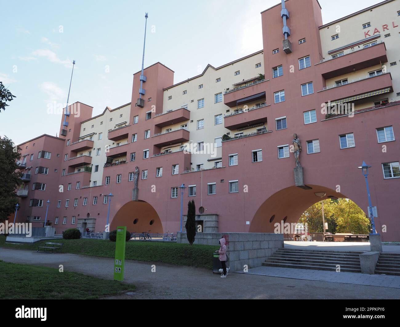 Karl-Marx-Hof building in Vienna Stock Photo - Alamy