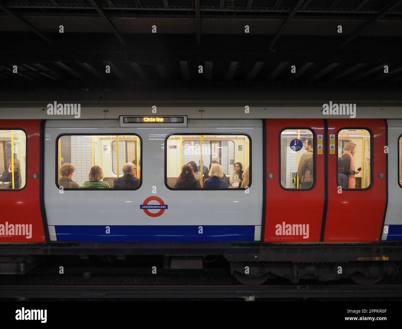 London Undergrond tube train Stock Photo - Alamy