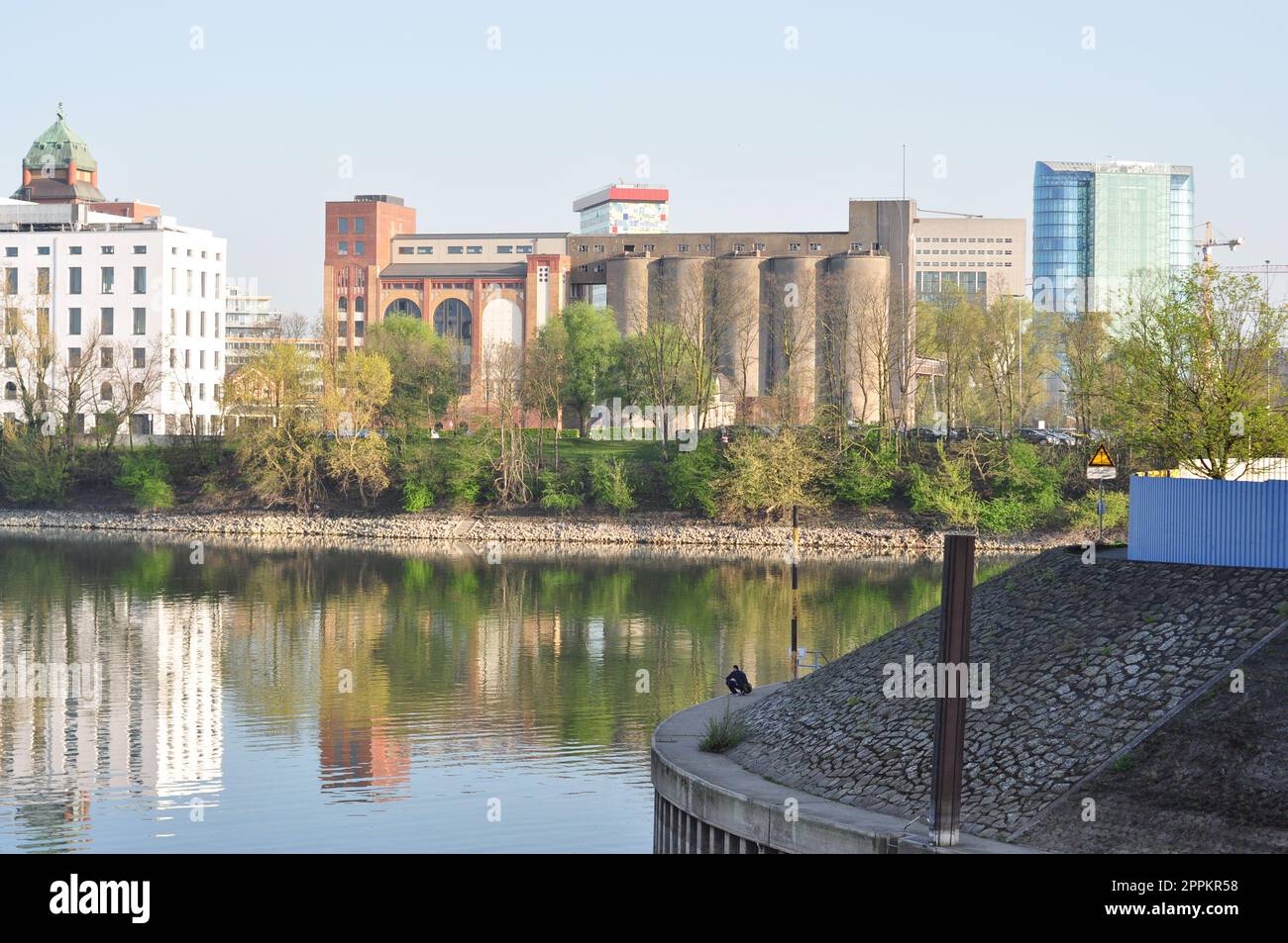 Old warehouse buildings hi-res stock photography and images - Alamy