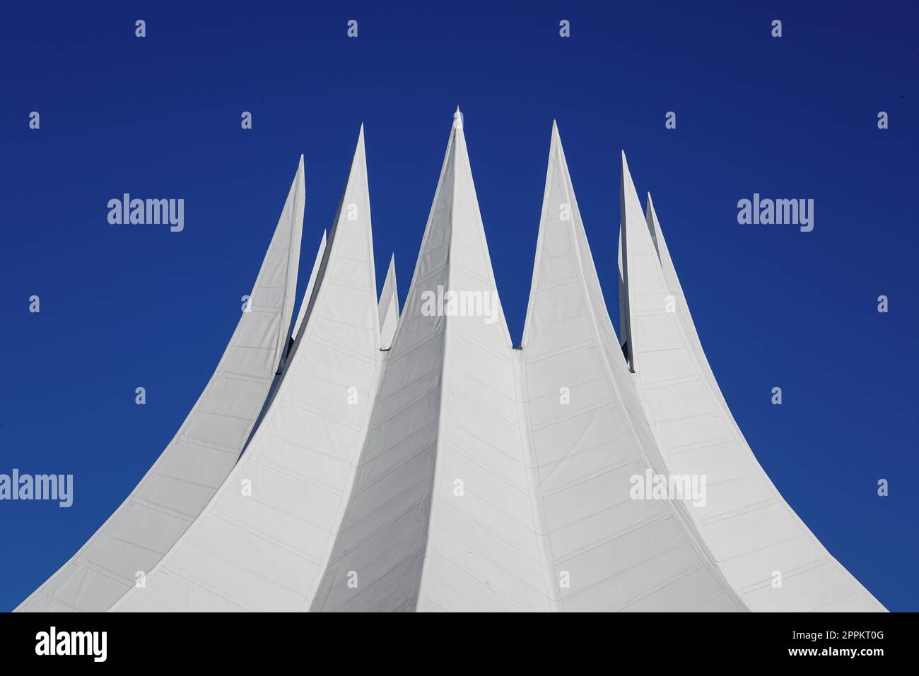 Roof construction tempodrom hi-res stock photography and images - Alamy
