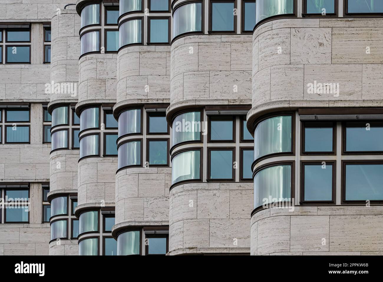 Shell buildings hi-res stock photography and images - Alamy