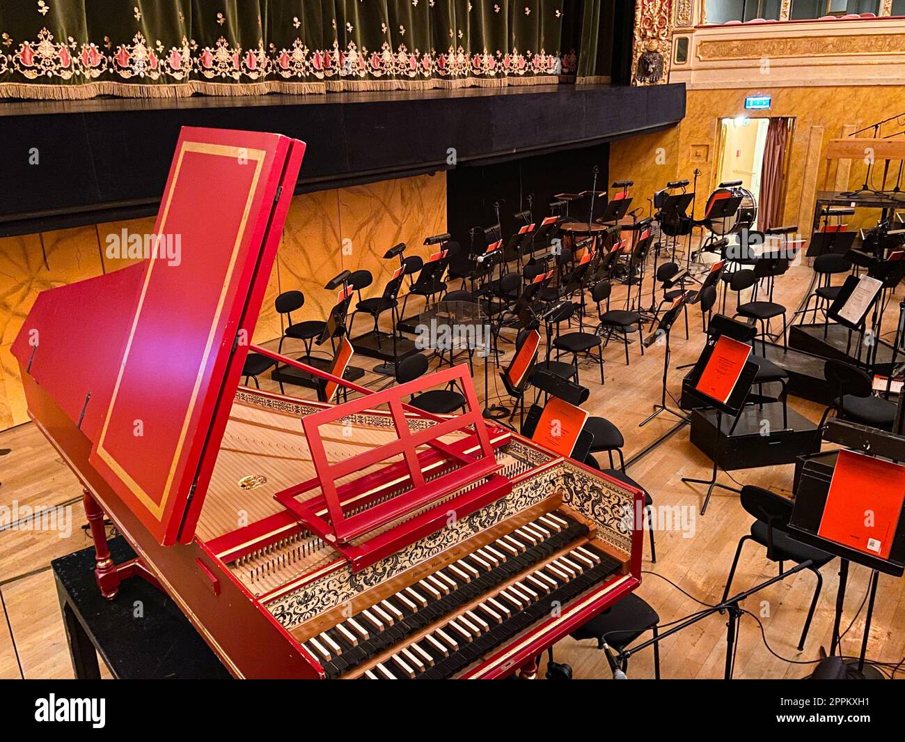 orchestra pit in opera house Gran Teatro la Fenice Stock Photo - Alamy