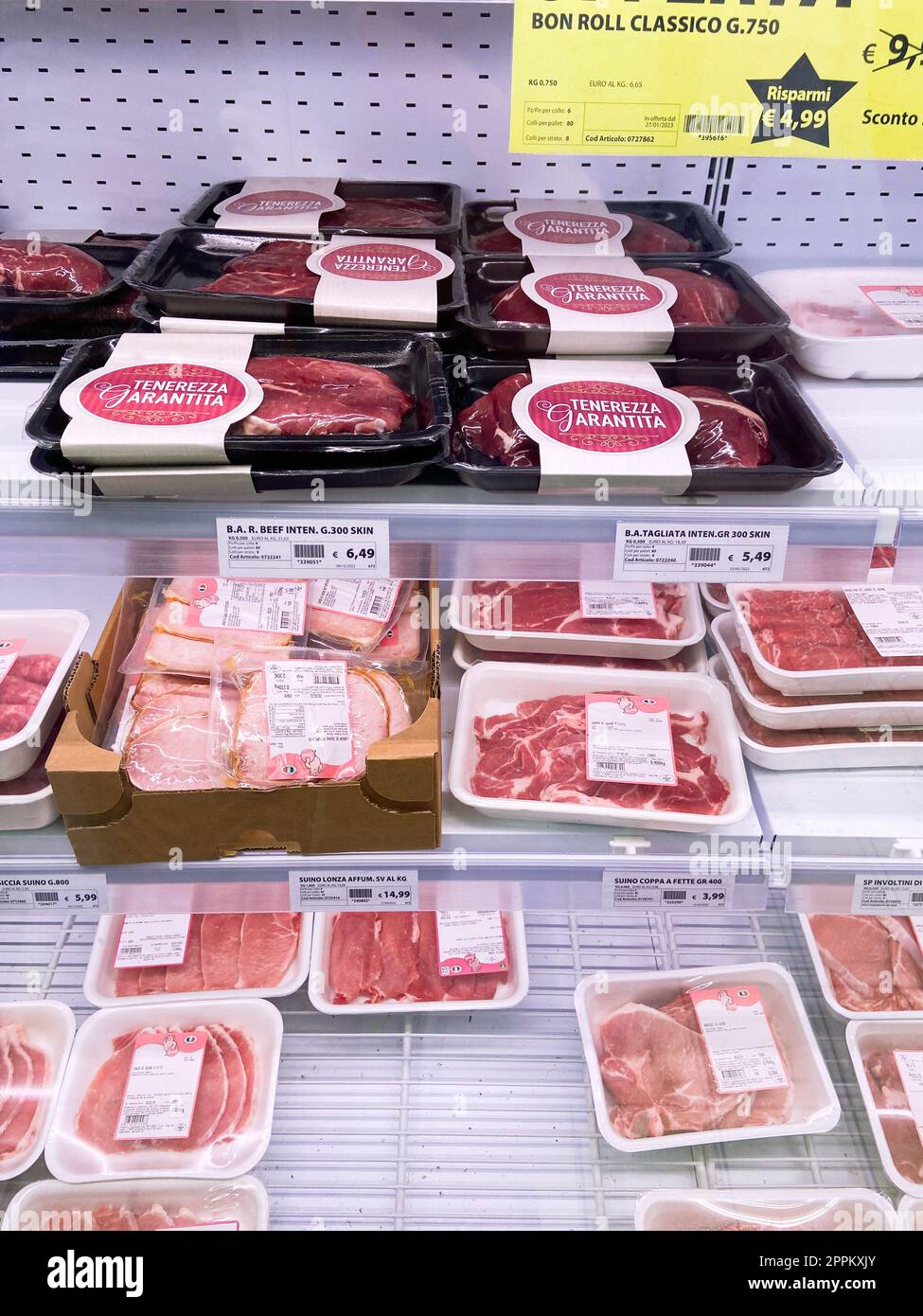 Meat product supermarket hi-res stock photography and images - Alamy