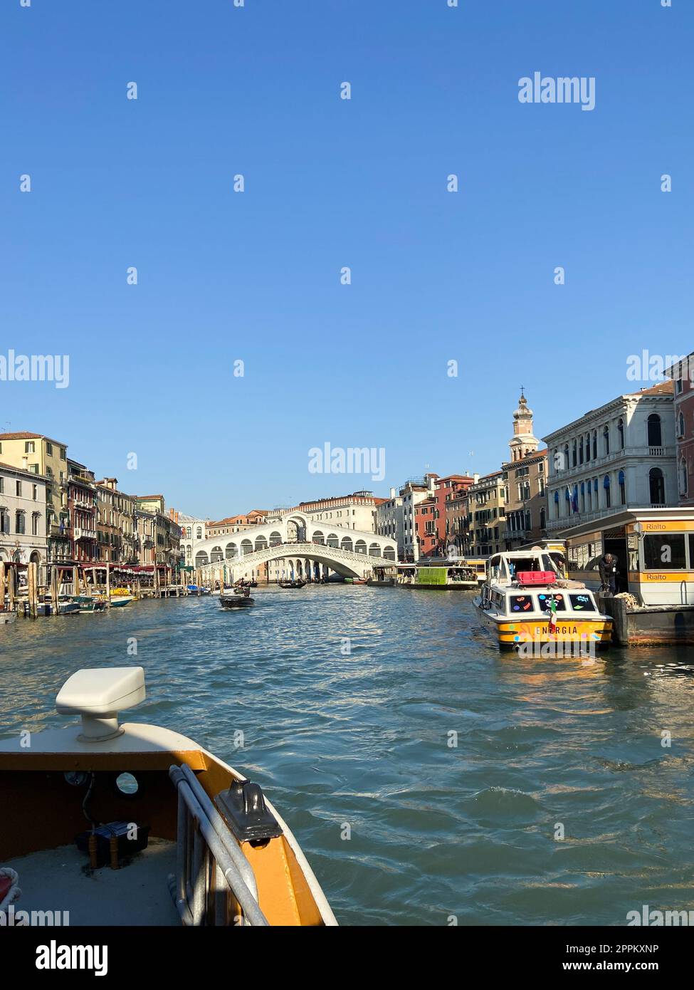 water bus stop and Rialto Bridge from vaporetto Stock Photo - Alamy