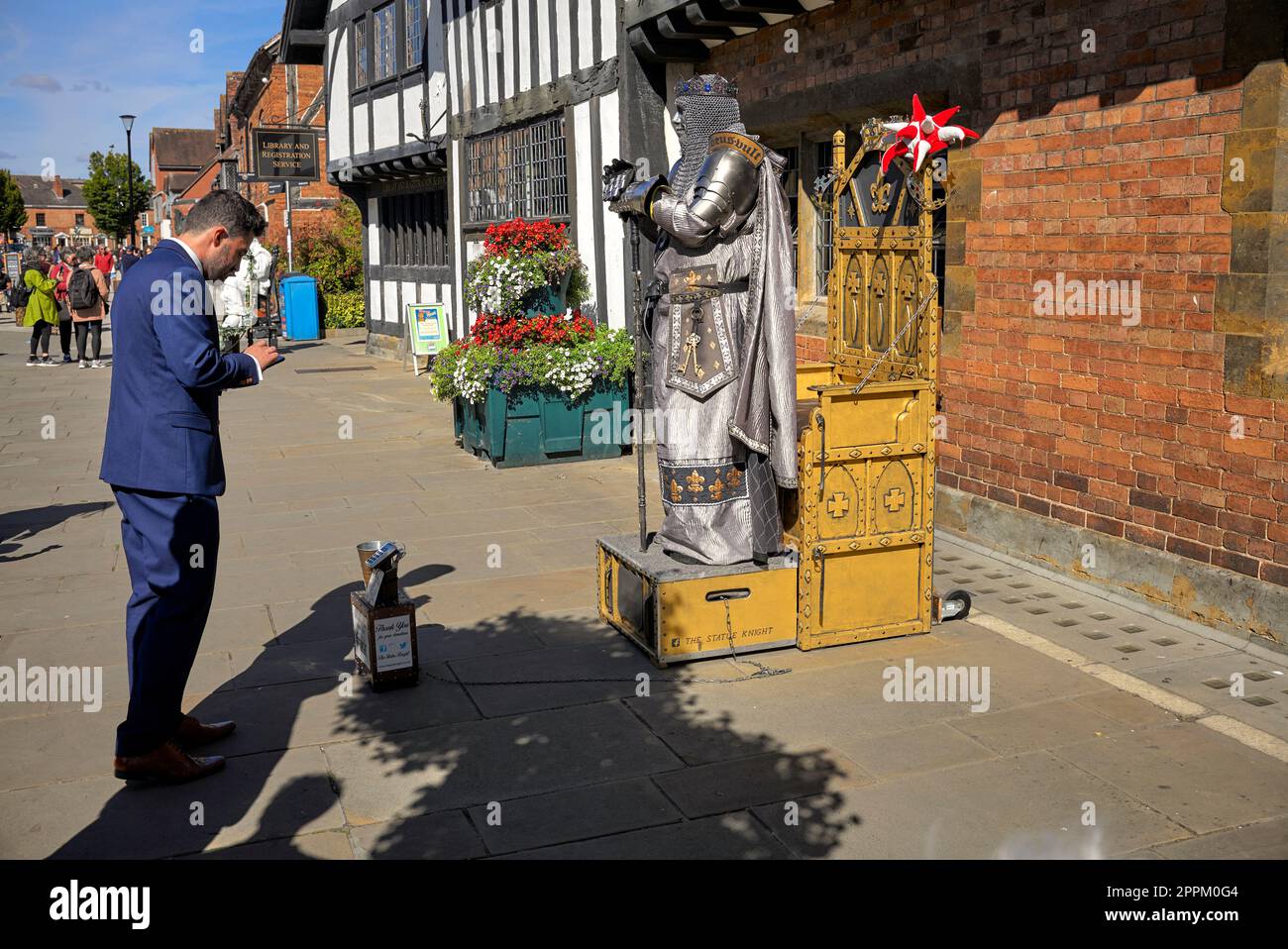Living Statue of Richard 1, Richard the Lion Heart, Henley Street ...
