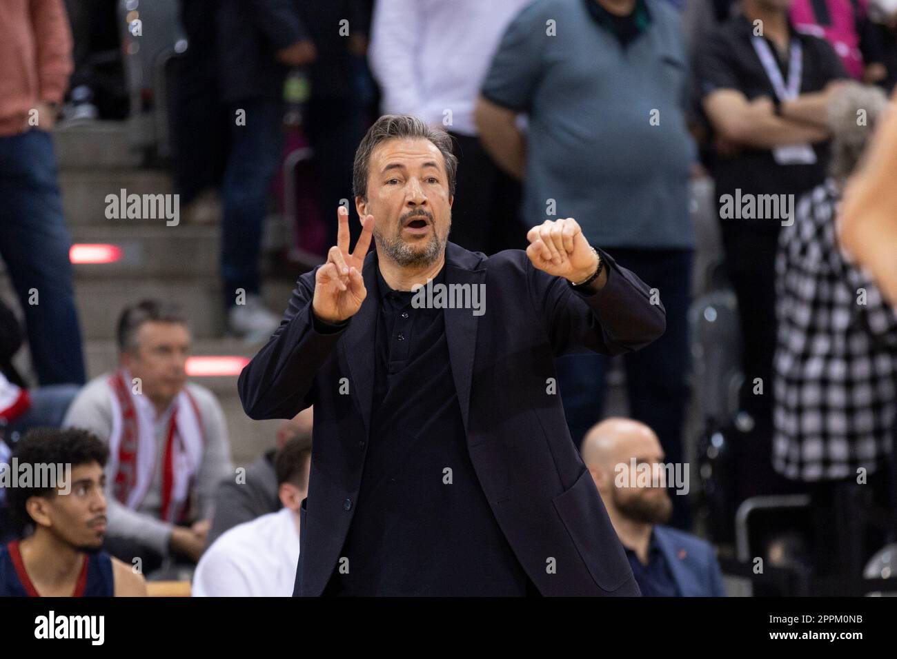 Head coach Luca BANCHI (SIG, mi.) makes hand signals for his players ...