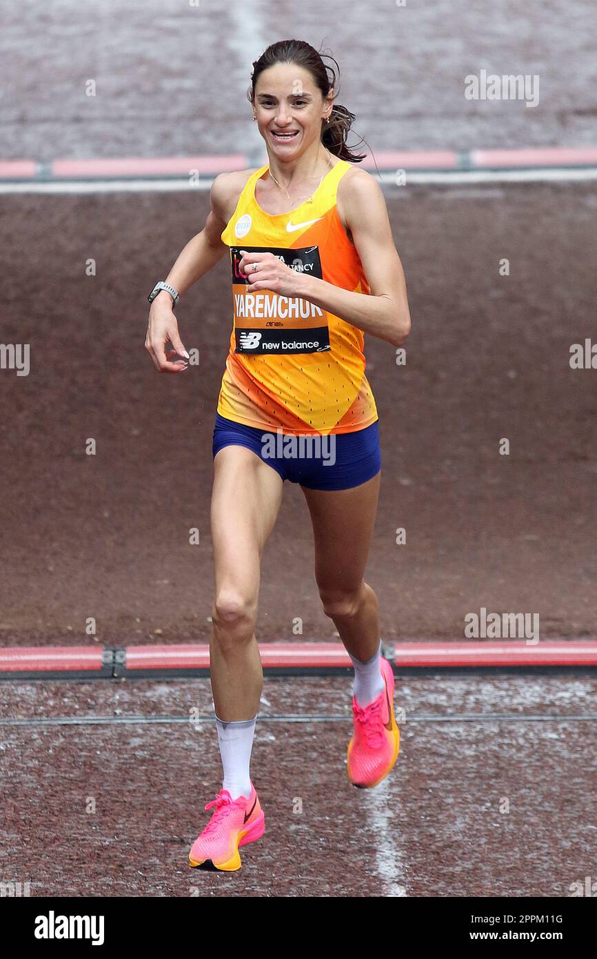 Sofiia YAREMCHUK (ITA) of Italy in the womens race in the 2023 TCS London Marathon Stock Photo ...