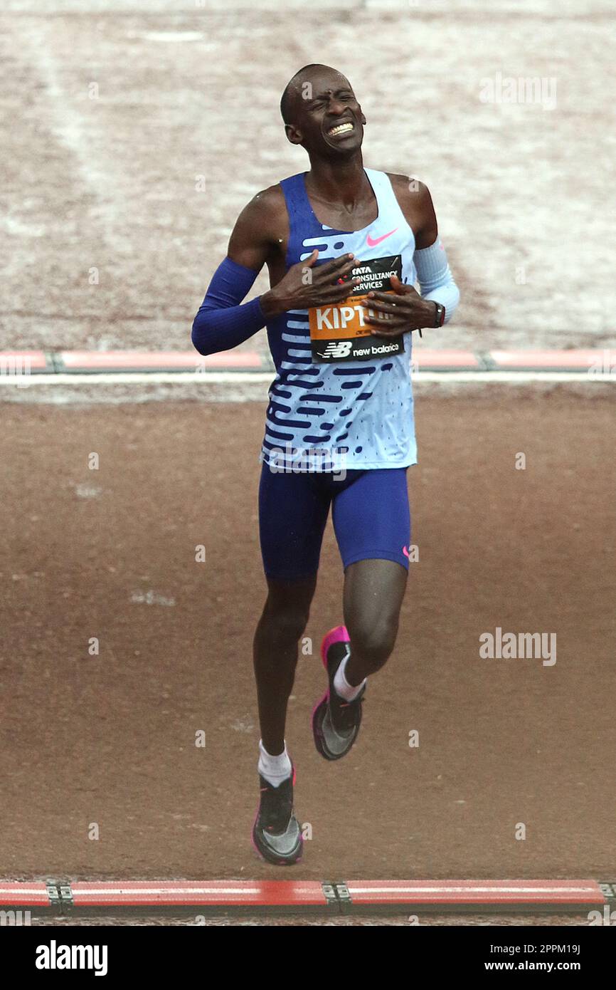 Kelvin KIPTUM (KEN) of Kenya wins the mens race in the 2023 TCS London ... Kelvin KIPTUM (KEN) of Kenya wins the mens race in the 2023 TCS London ...