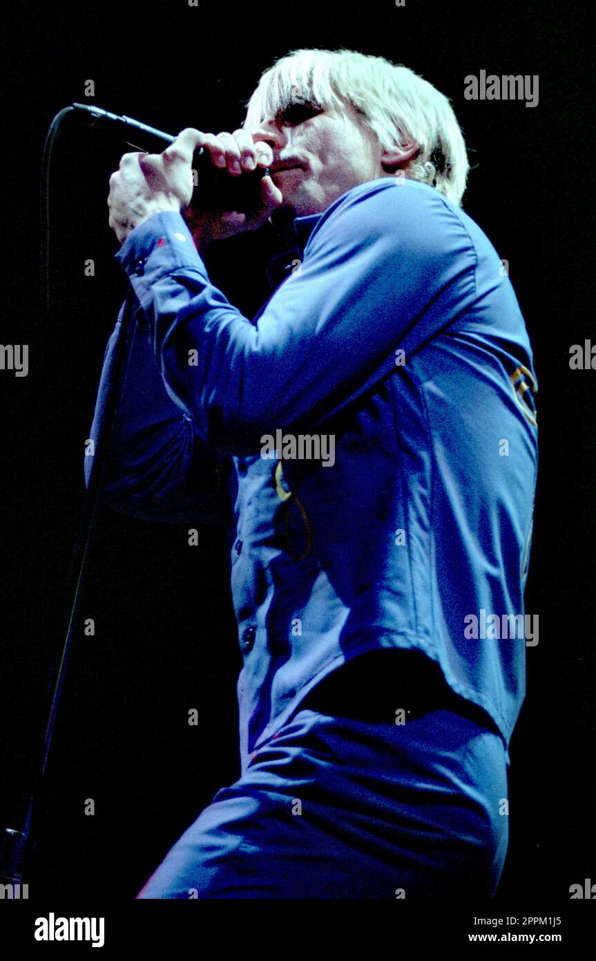Singer anthony kiedis john frusciante hi-res stock photography and ...