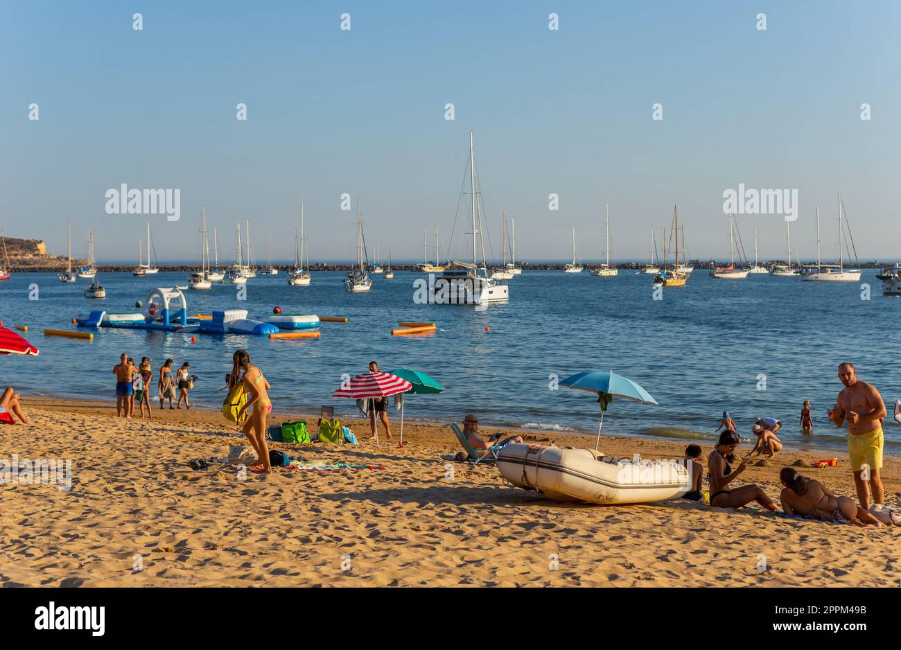 Praia Grande beach. Ferragudo Stock Photo - Alamy