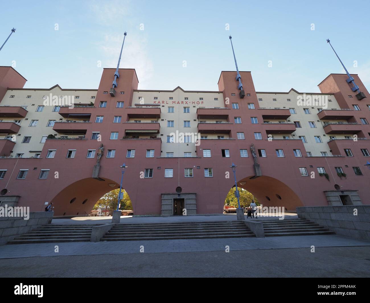 Karl-Marx-Hof building in Vienna Stock Photo - Alamy