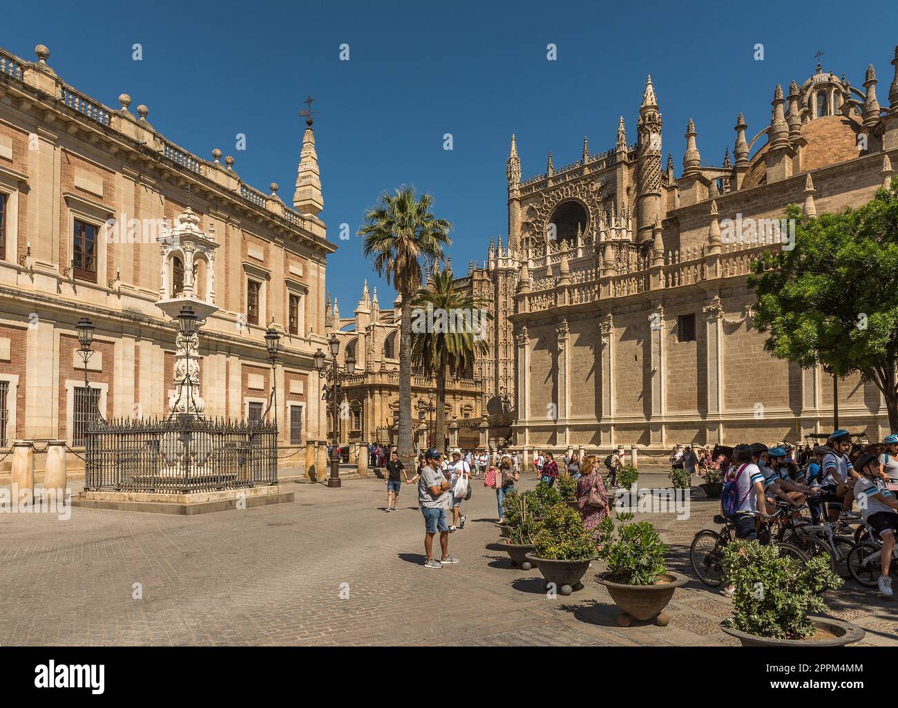 Arabic buildings in seville hi-res stock photography and images - Alamy