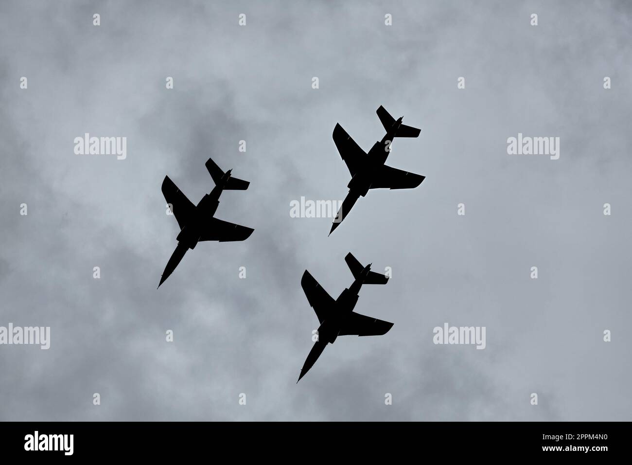 Fighter Jet Plane Flying By Stock Photo - Alamy