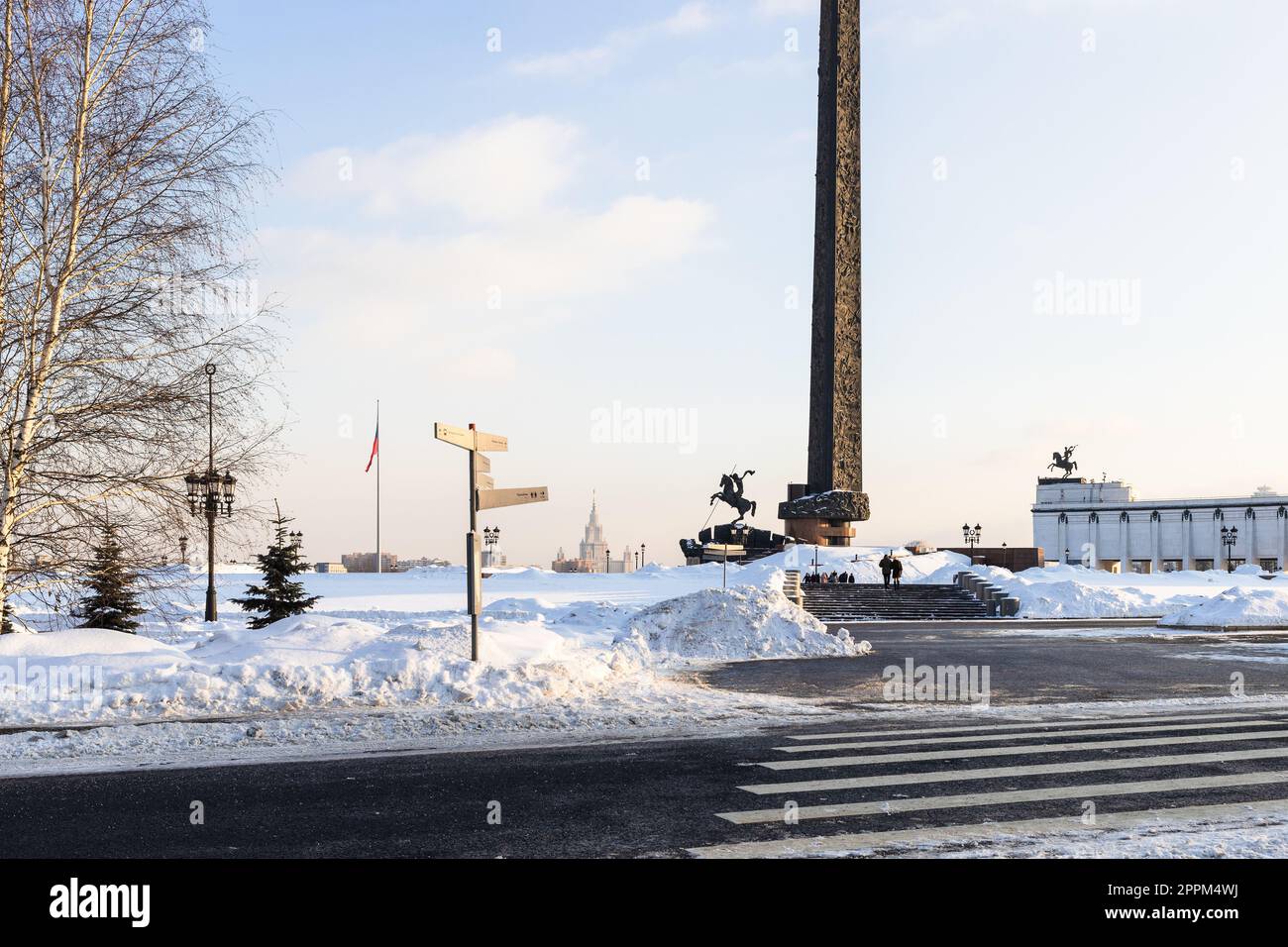 The Victory Monument on Poklonnaya Gora in winter Stock Photo - Alamy