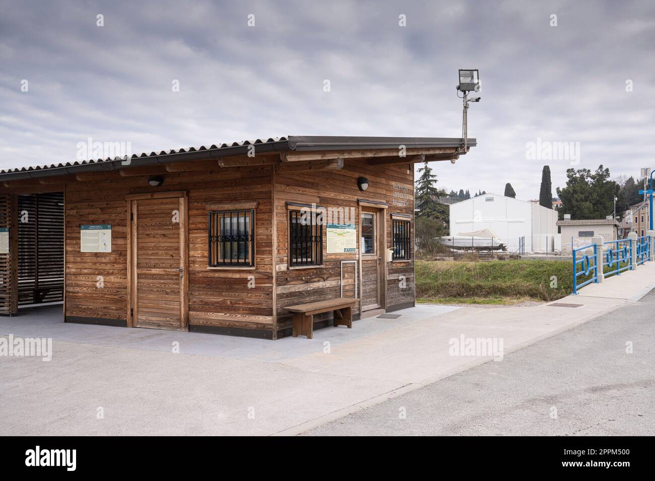 Salt pan house hi-res stock photography and images - Alamy