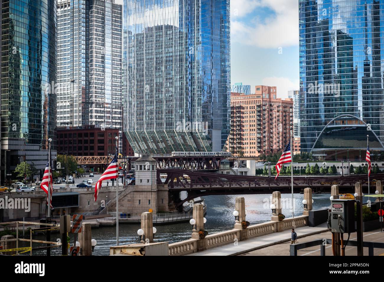 Chicago : October 10, 2018, Train on elevated tracks within buildings ...