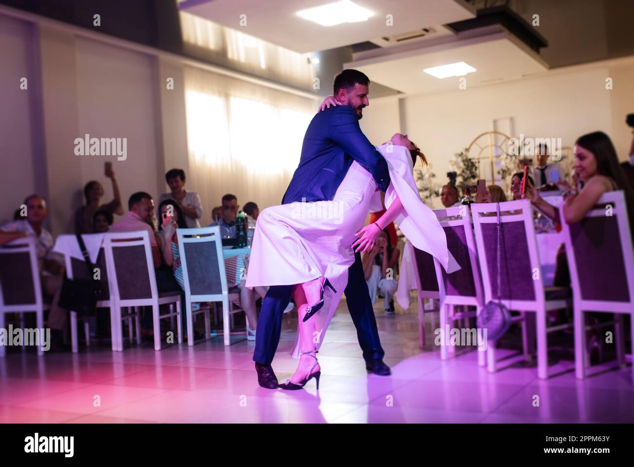 the first wedding dance of the bride and groom Stock Photo - Alamy