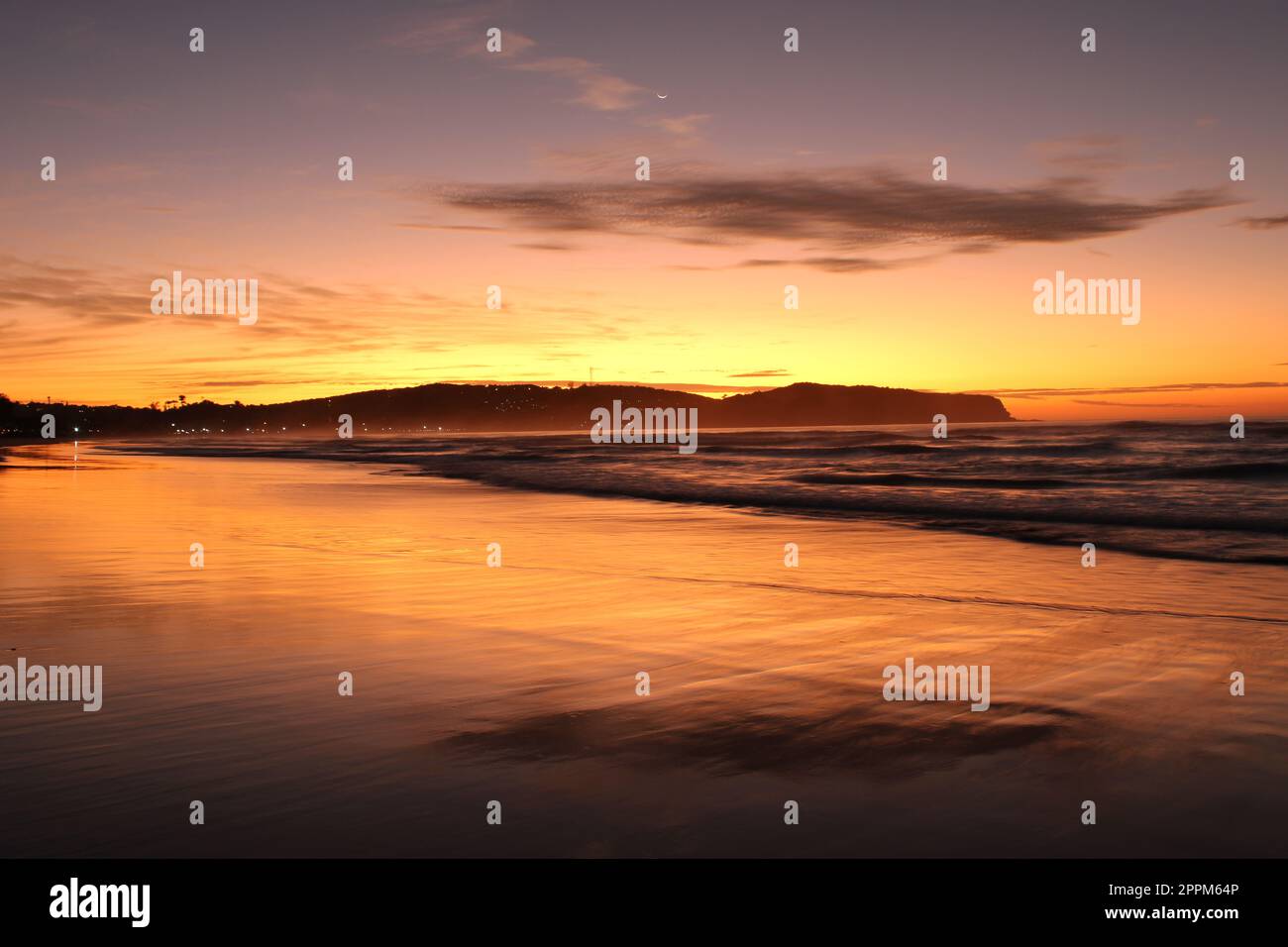 Golden hour reflection hi-res stock photography and images - Alamy