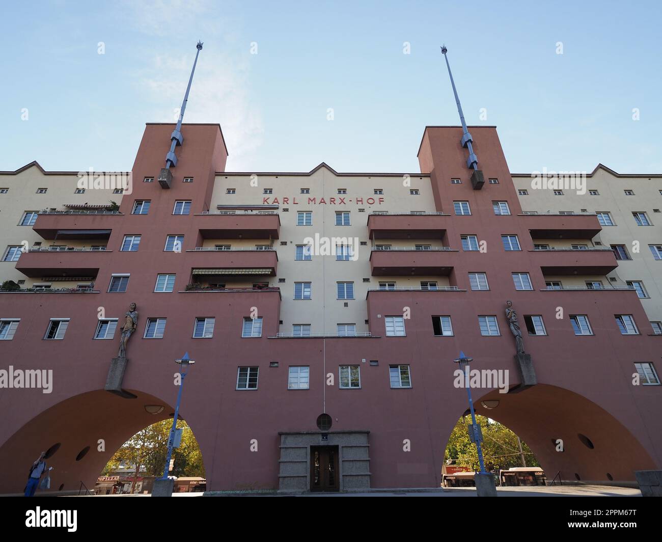 Karl-Marx-Hof building in Vienna Stock Photo - Alamy