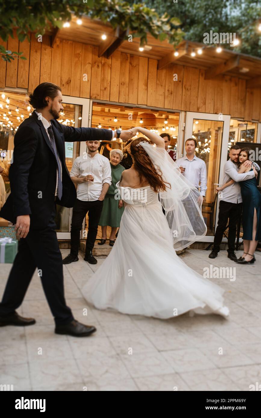 the first wedding dance of the bride and groom Stock Photo - Alamy