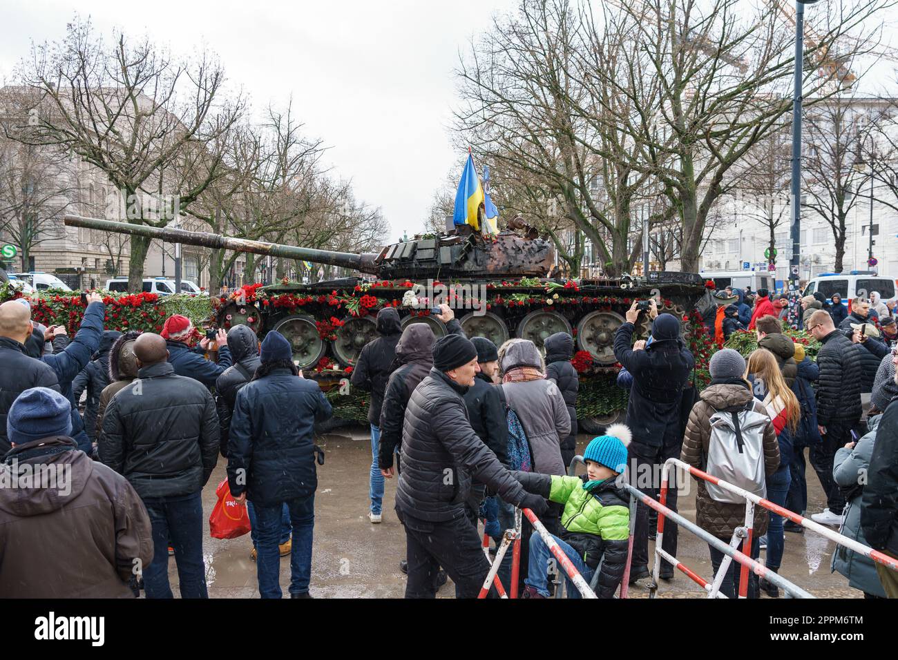 BERLIN - FEBRUARY 25, 2023: Destroyed Russian T-72 tank in front of the ...