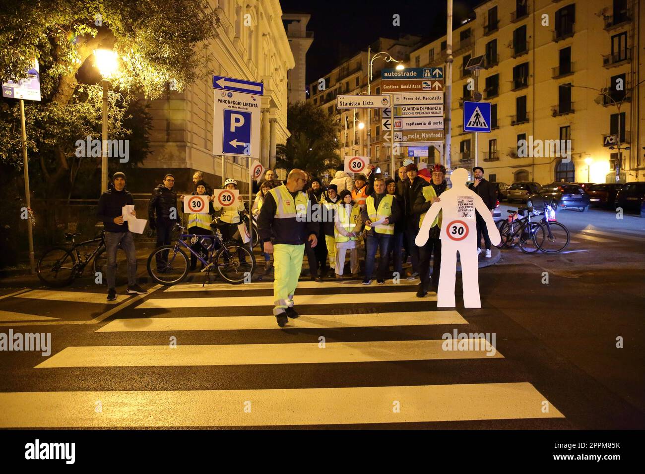 Men and women cyclists gathered to ask for a ban on speeding 30 km/h in ...
