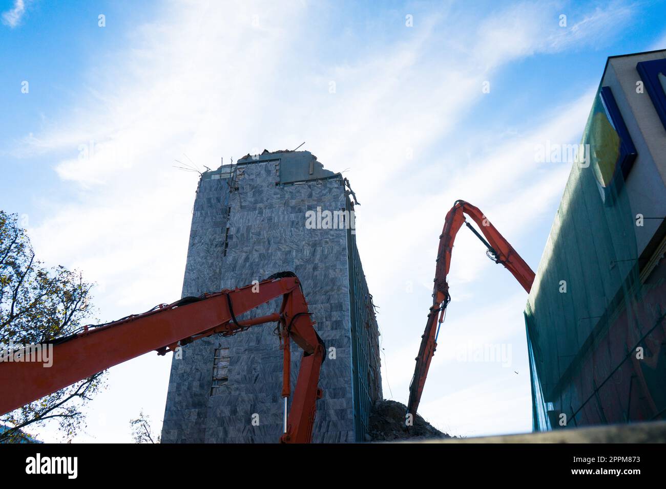 Building house work process hi-res stock photography and images - Alamy