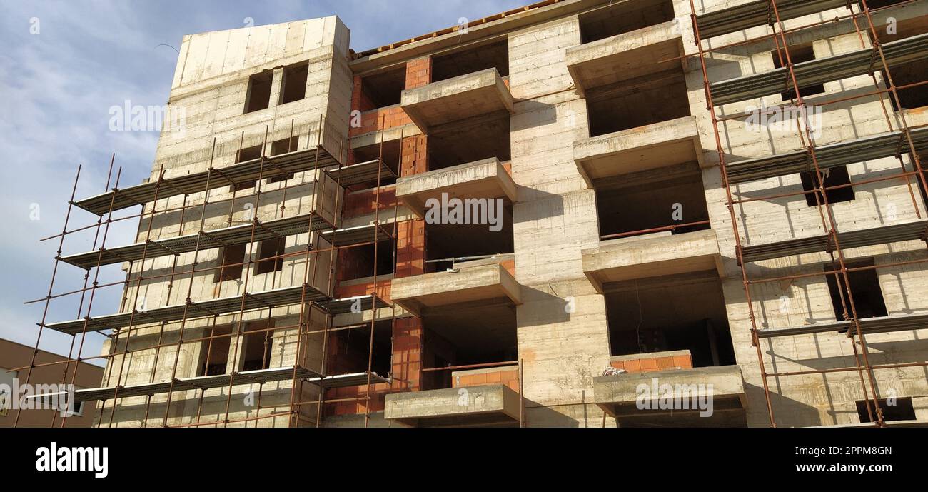 Construction of a quarter of five-story houses made of monolithic ...