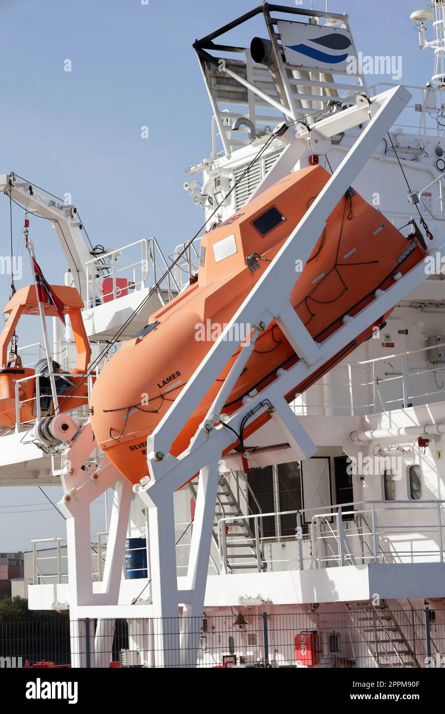 Fast rescue boat hi-res stock photography and images - Alamy