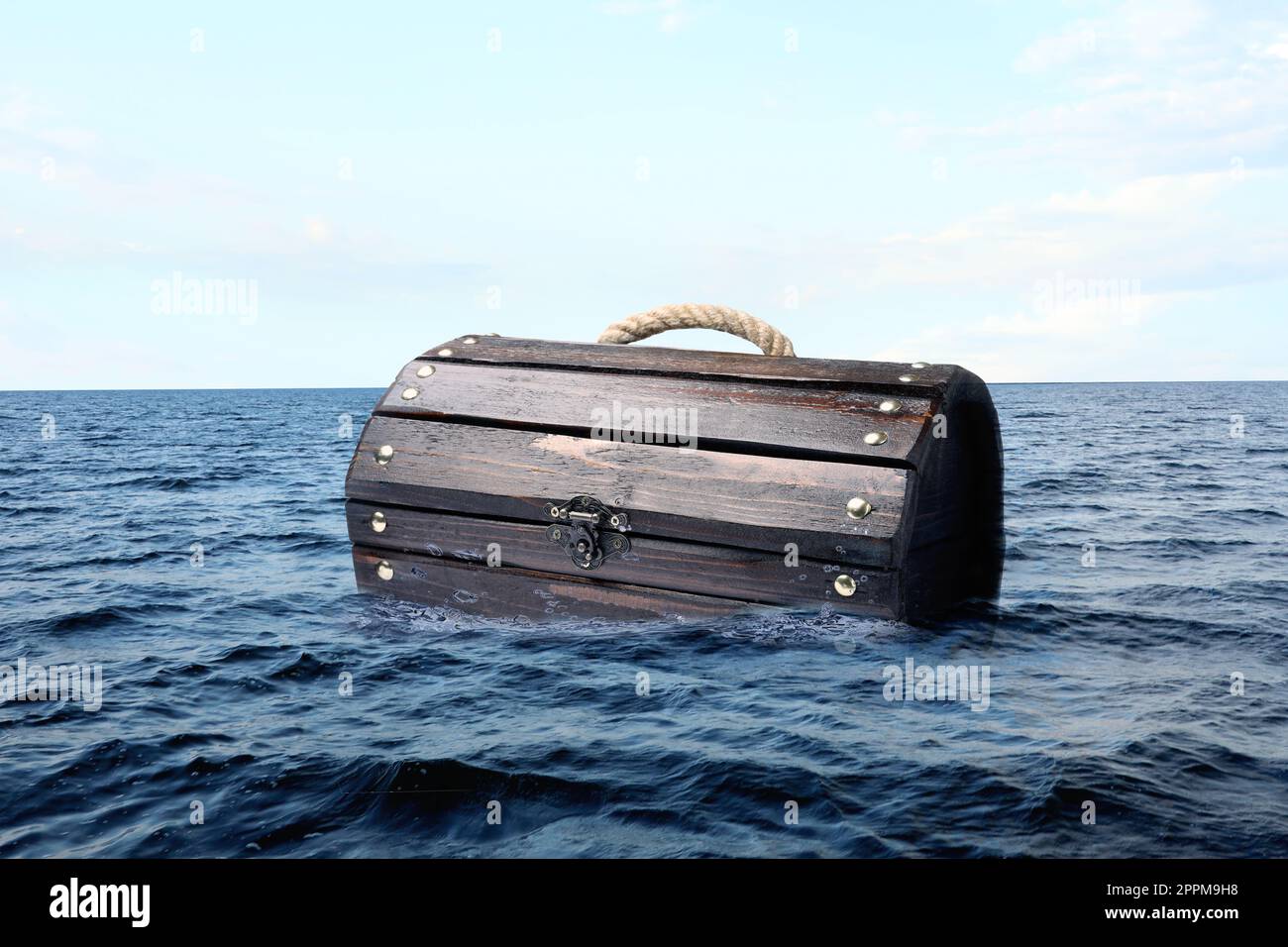 Treasure chest in ocean hi-res stock photography and images - Alamy