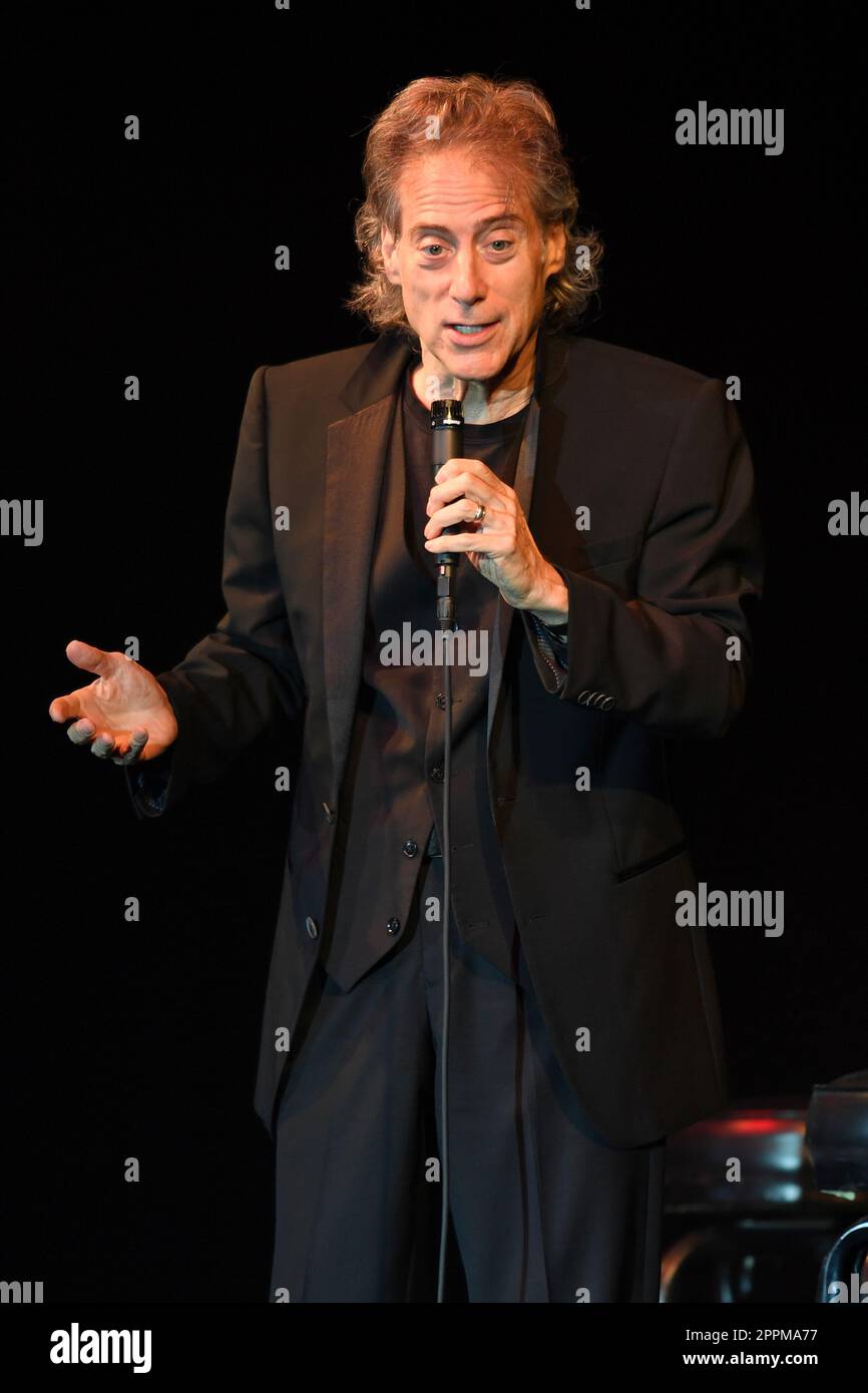 Richard lewis comedian hi-res stock photography and images - Alamy